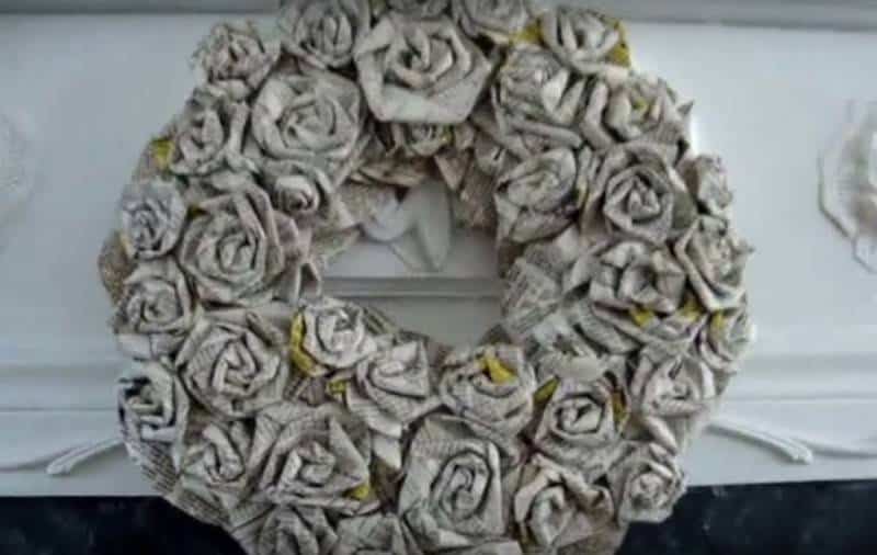 DIY Rolled Paper Roses Wedding Wreath: An Amazing Circle of Paper ...