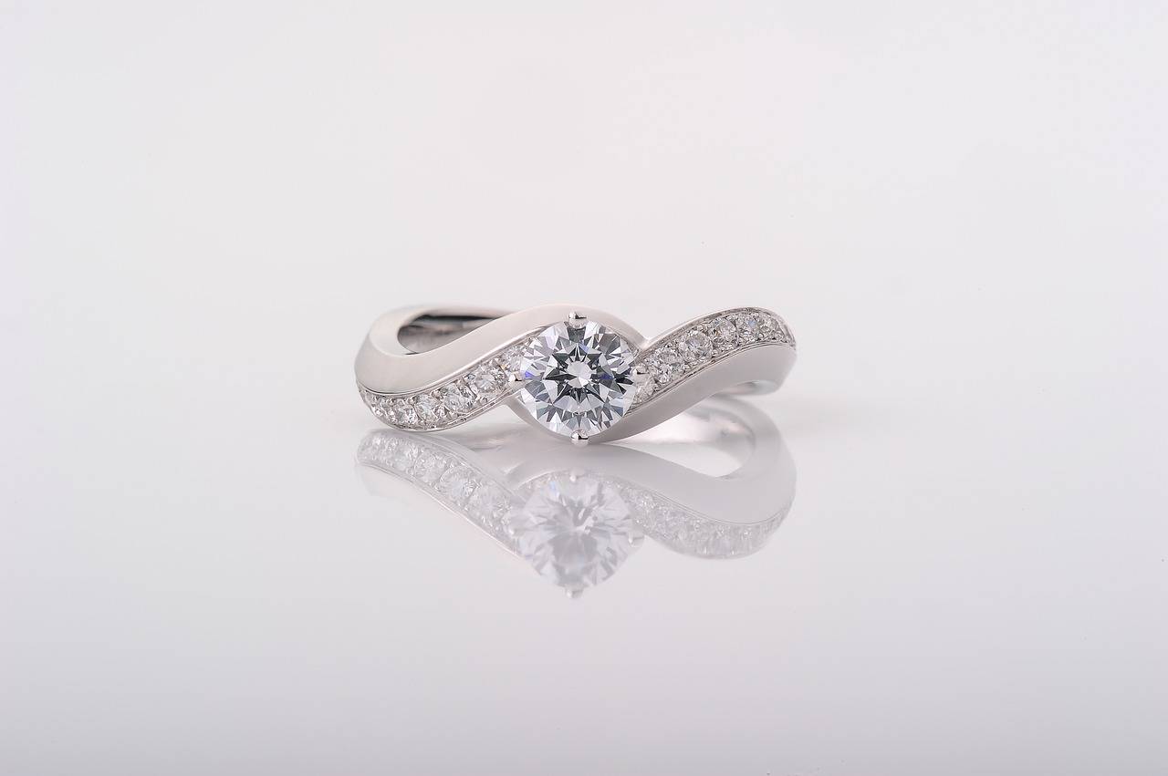 The Most Unusual and Unique Wedding Rings - Inspired Bride