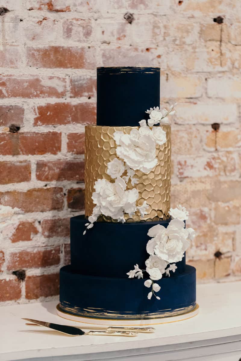 Color Palette: Navy and Gold For Timelessness and Opulence - Inspired Bride