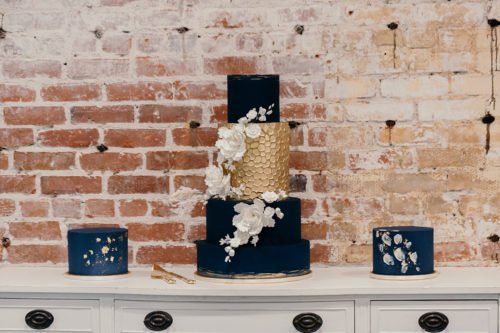 Color Palette: Navy and Gold For Timelessness and Opulence - Inspired Bride