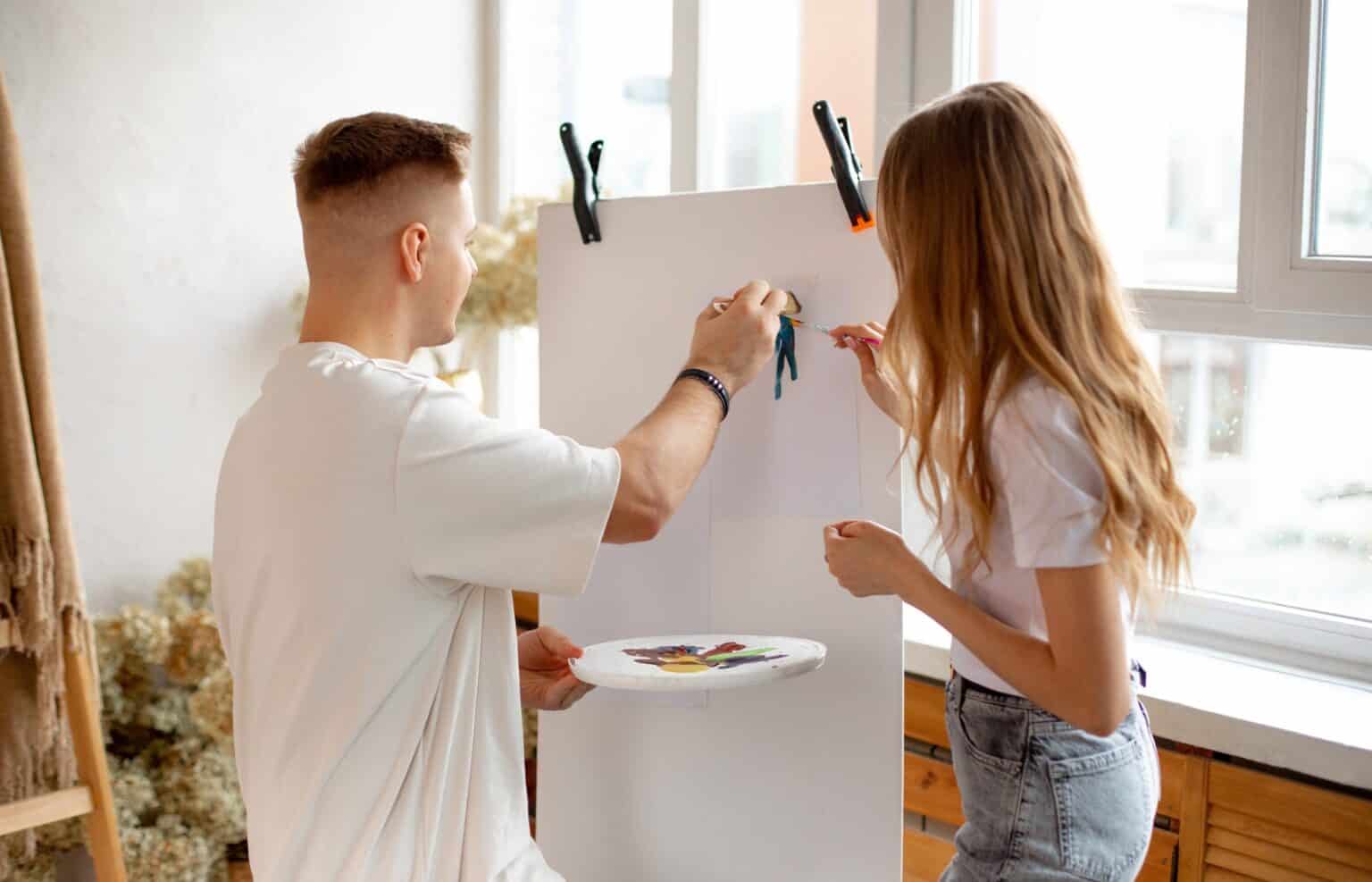 Turn Date Night Into Art With These Cute Couple Drawings – Inspired Bride